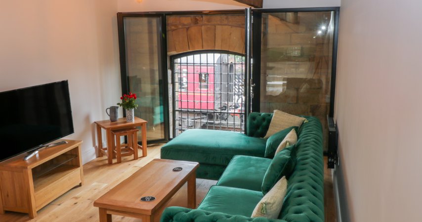 Repton @ Engine Shed, Whitby, United Kingdom : book5star.com